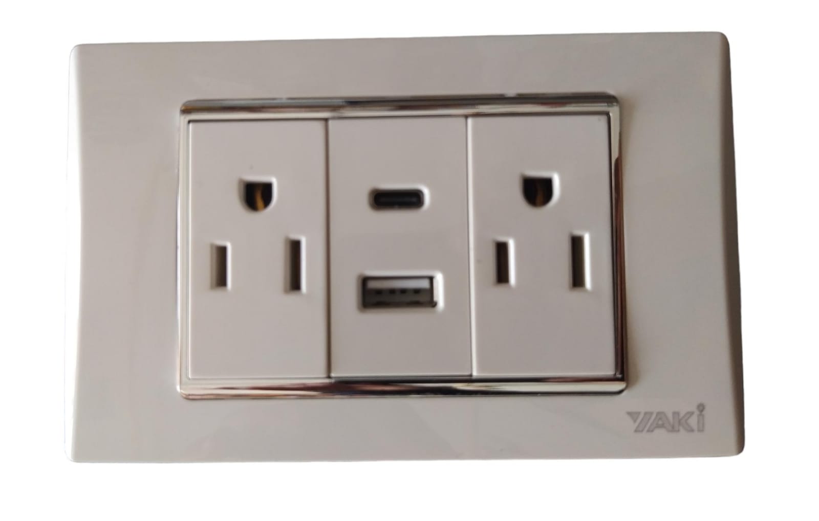 TOMACORRIENTE DOBLE +USB+V8